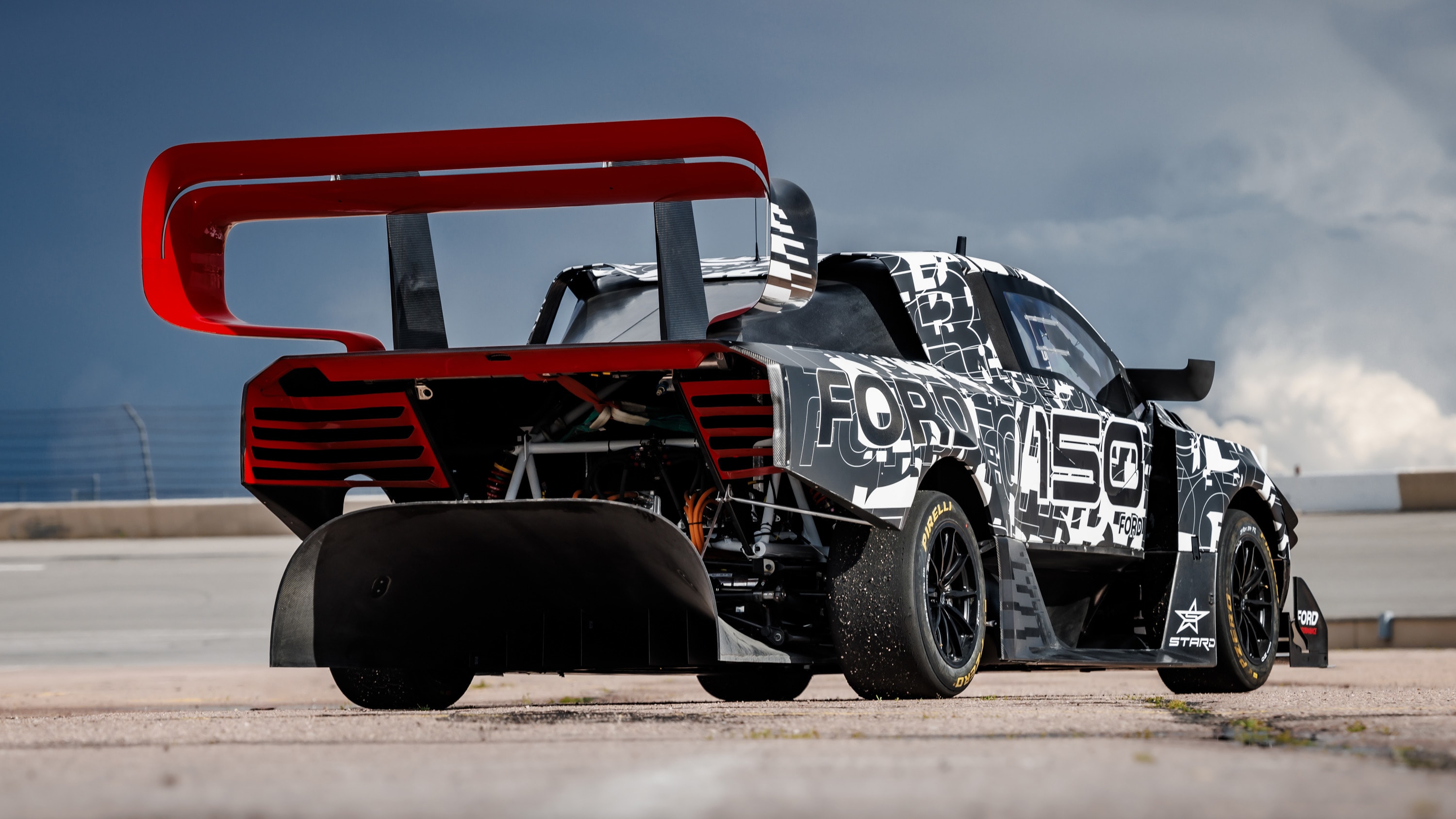 Ford's F-150 Lightning SuperTruck for Pikes Peak is 86% widebody and ...