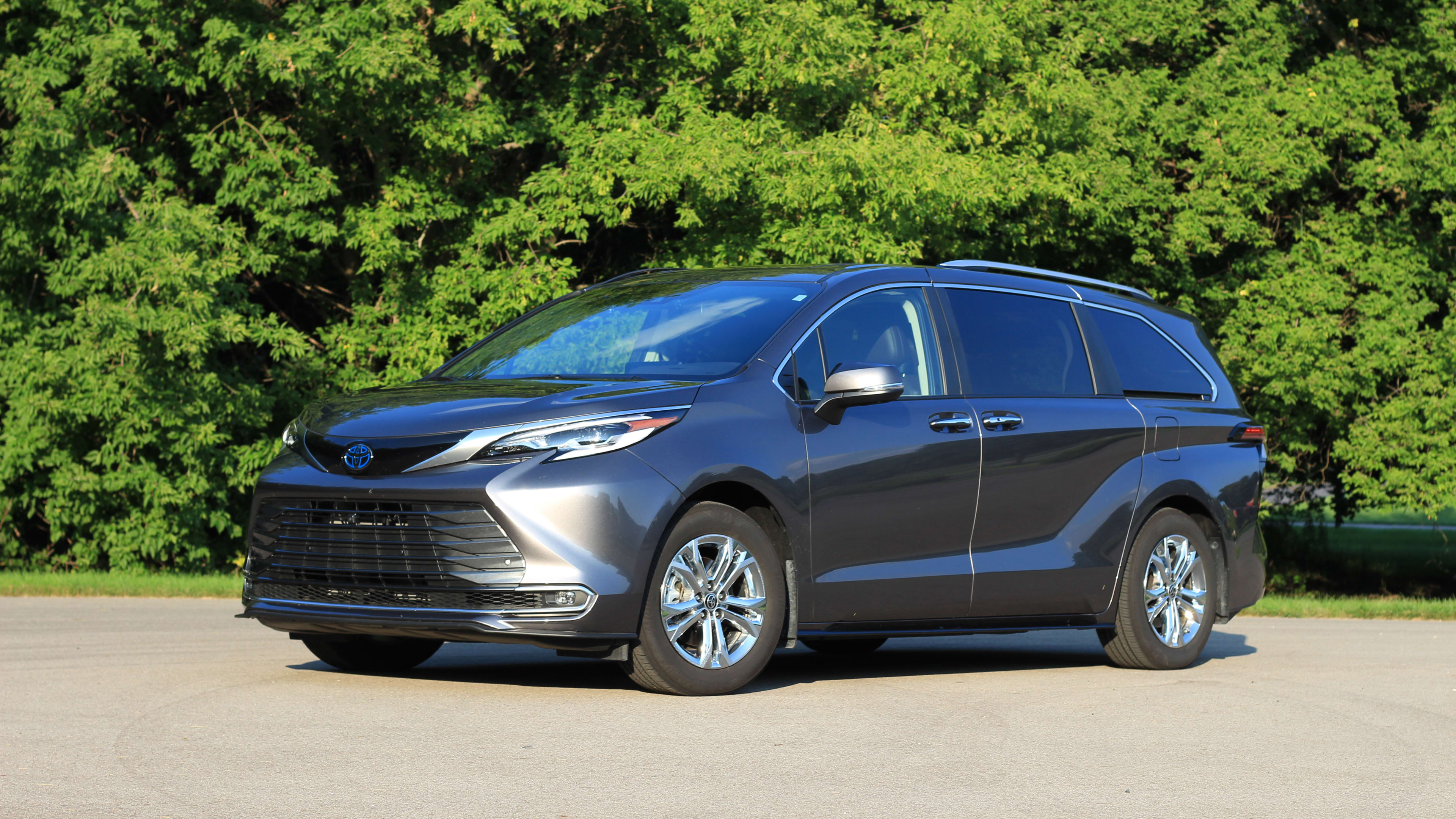 2024 Toyota Sienna Review: Still the high-mpg monster of minivans ...