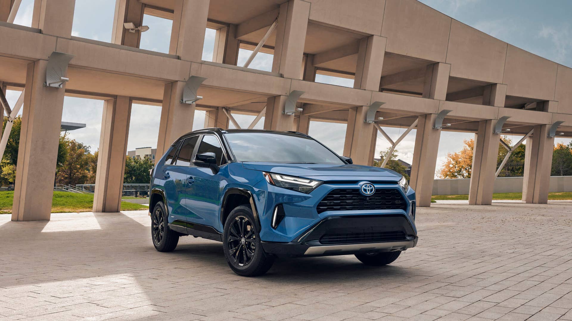 2024 Toyota RAV4 Woodland Edition adds Army Green and a cargo mount ...
