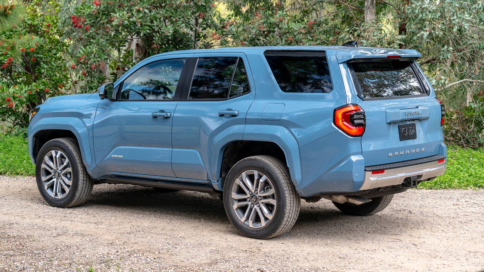 2025 Toyota 4Runner vs Land Cruiser vs the old 4Runner: How they ...