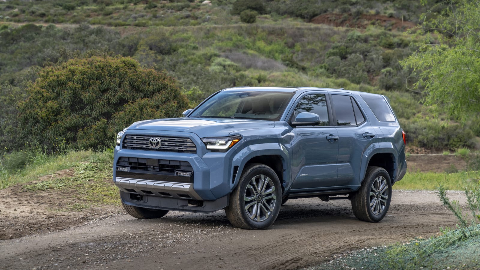 2025 Toyota 4Runner (finally!) revealed, and the new Trailhunter is ...