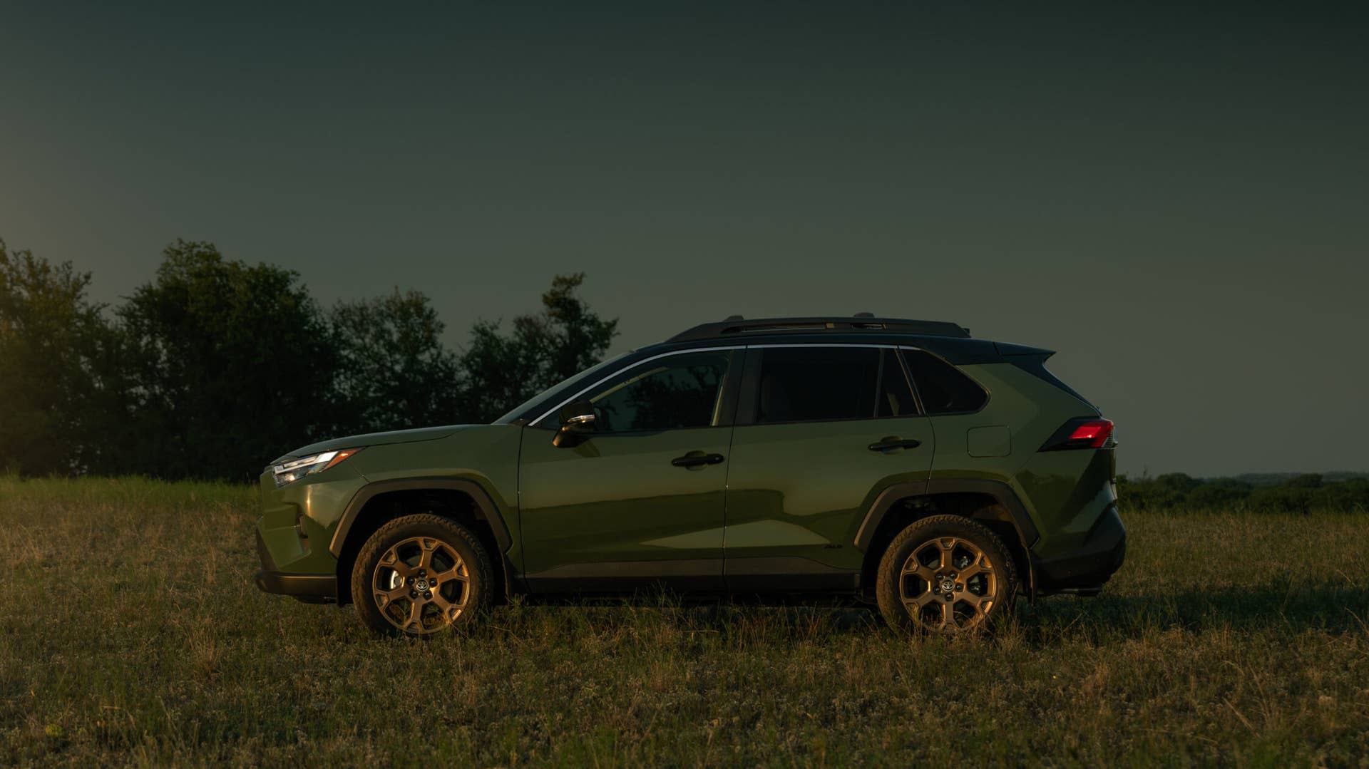 2024 Toyota RAV4 Woodland Edition adds Army Green and a cargo mount ...