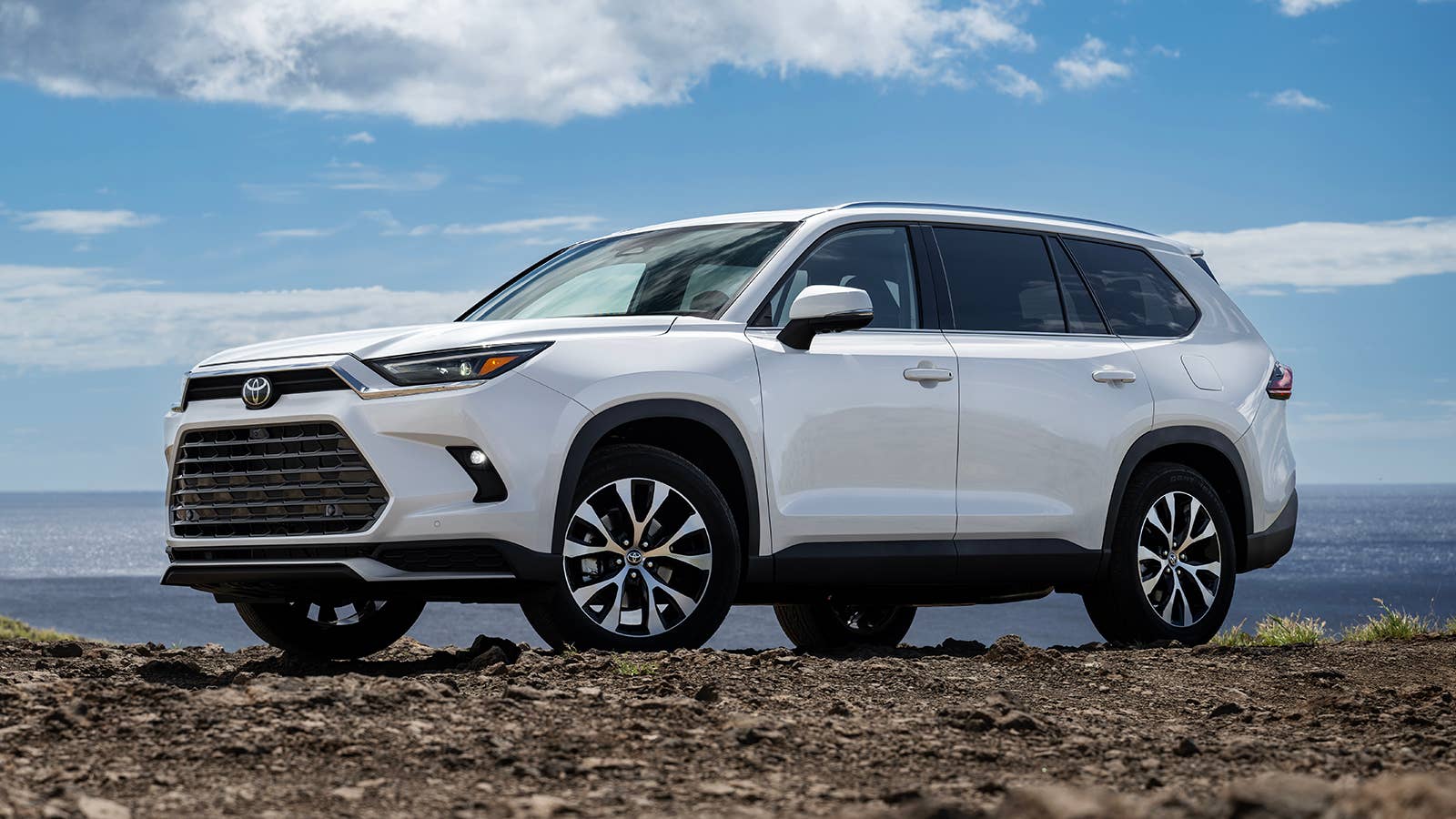 Toyota Drops Electrifying 2025 Grand Highlander Hybrid Lease Deal for ...