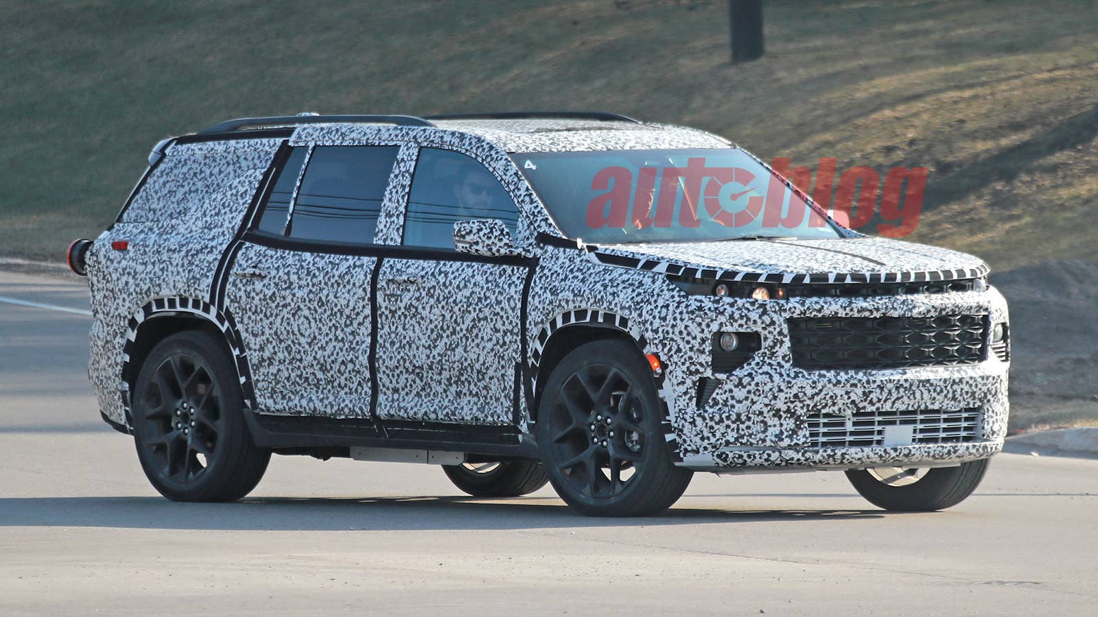Chevy Traverse spy photos show substantial changes - Autoblog