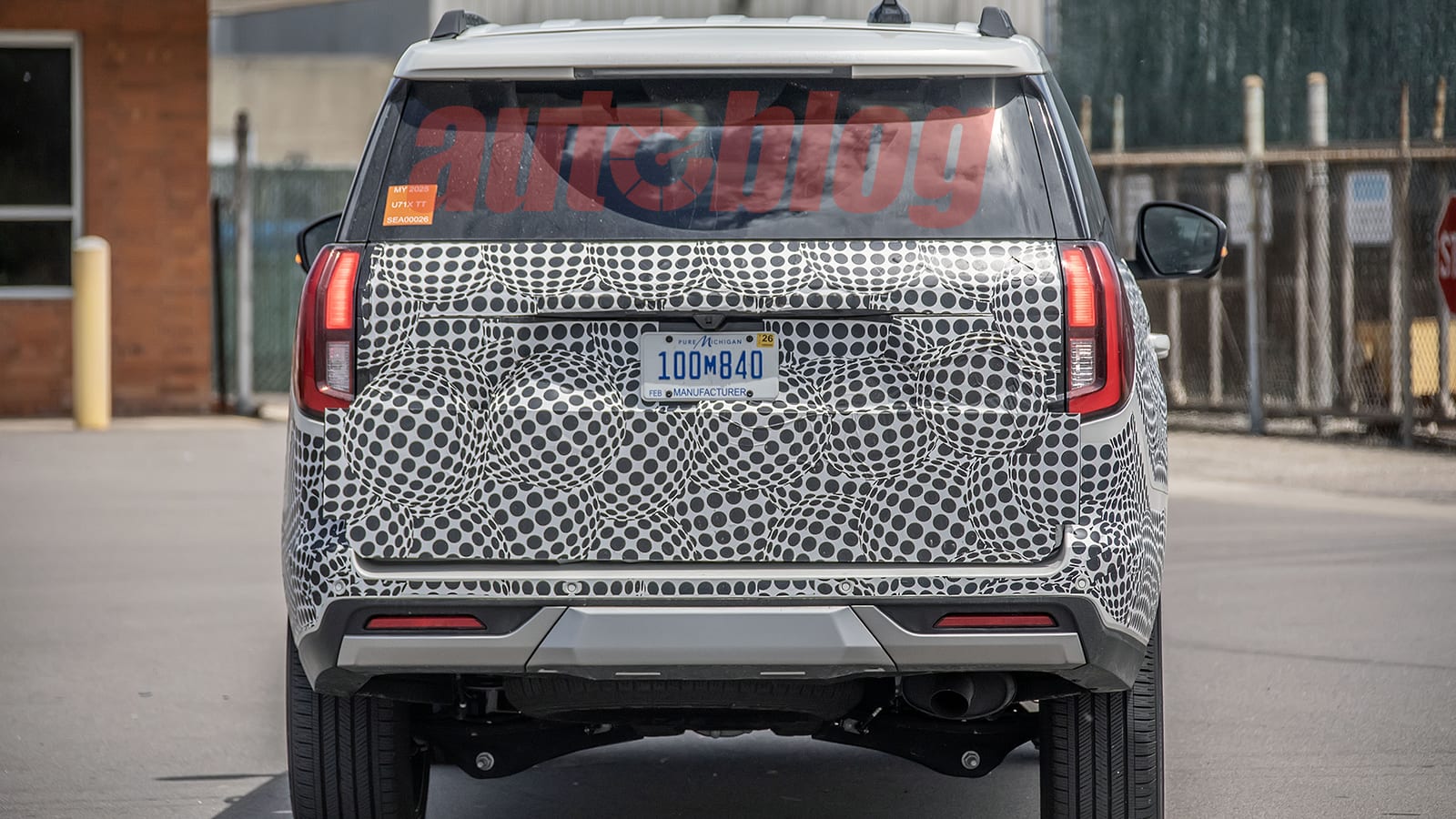 2025 Ford Expedition spy photos reveal major exterior overhaul - Autoblog