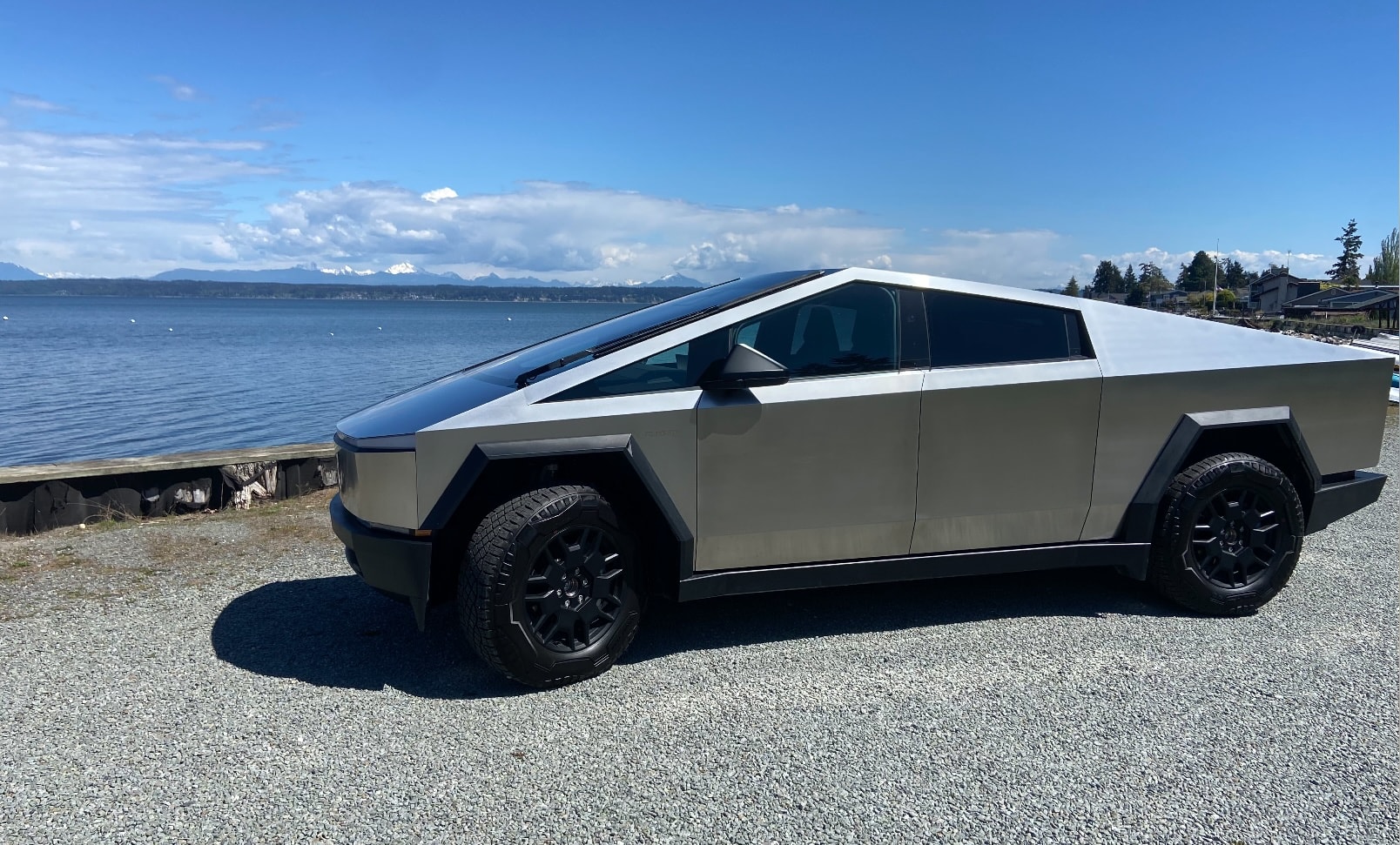 What's an old-school guy like me doing with a Tesla Cybertruck? - Autoblog