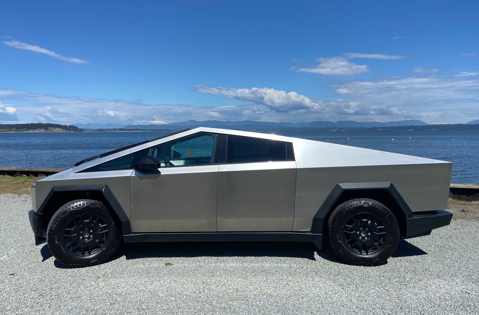 What's an old-school guy like me doing with a Tesla Cybertruck? - Autoblog