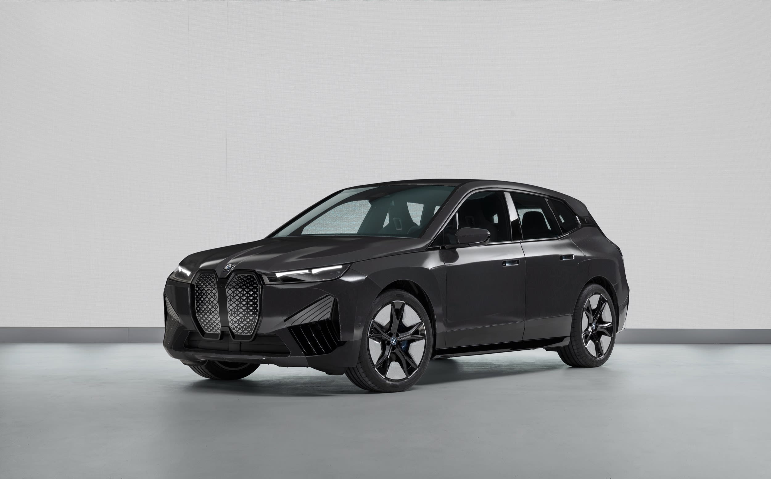 BMW iX Flow is a grayscale-shifting mood ring for the road - Autoblog