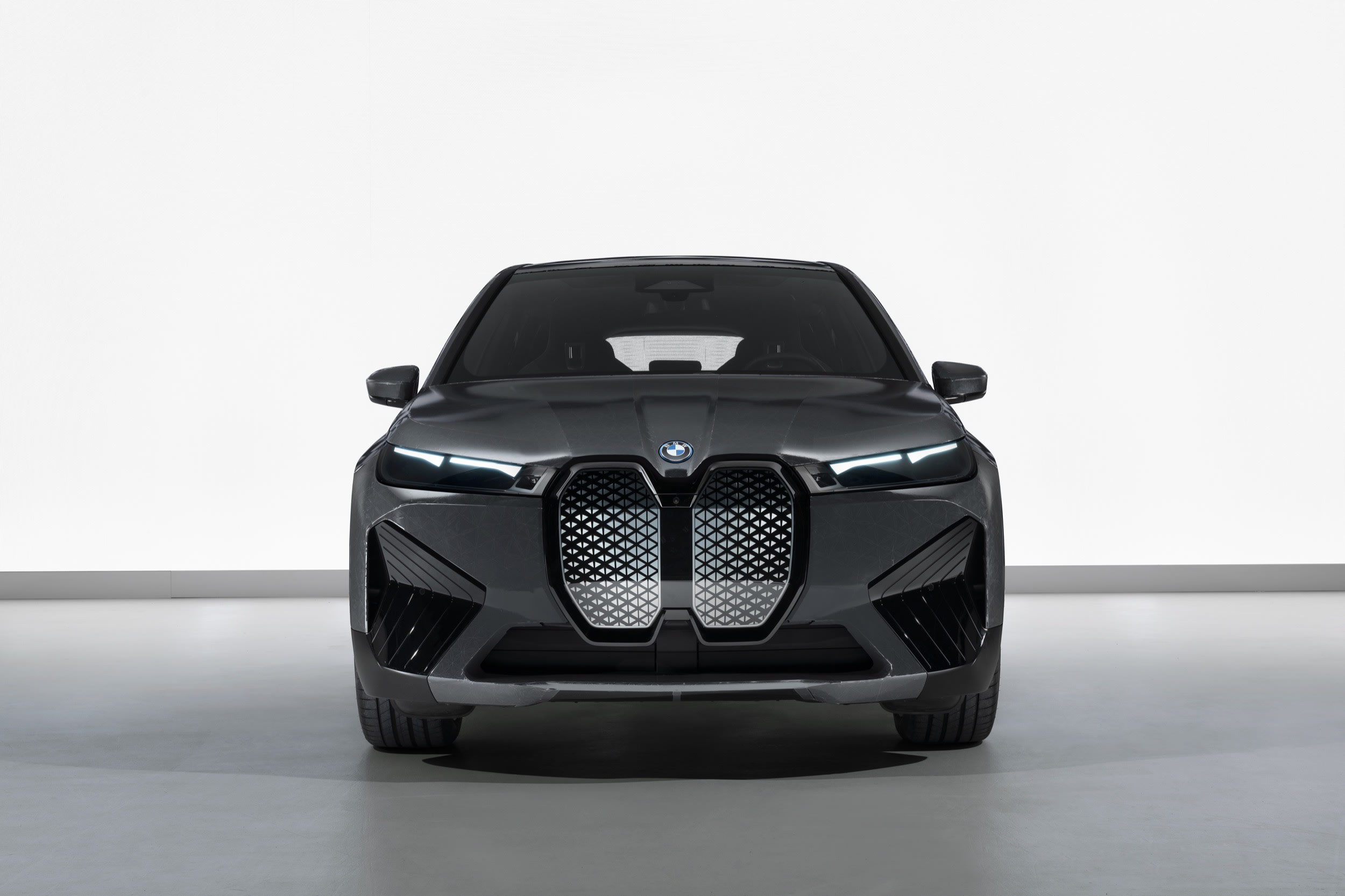 BMW iX Flow is a grayscale-shifting mood ring for the road - Autoblog