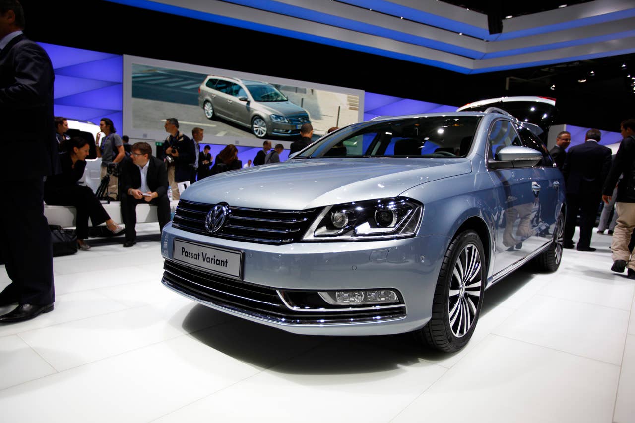 VW sets single-tank distance record with 1,527-mile Passat BlueMotion