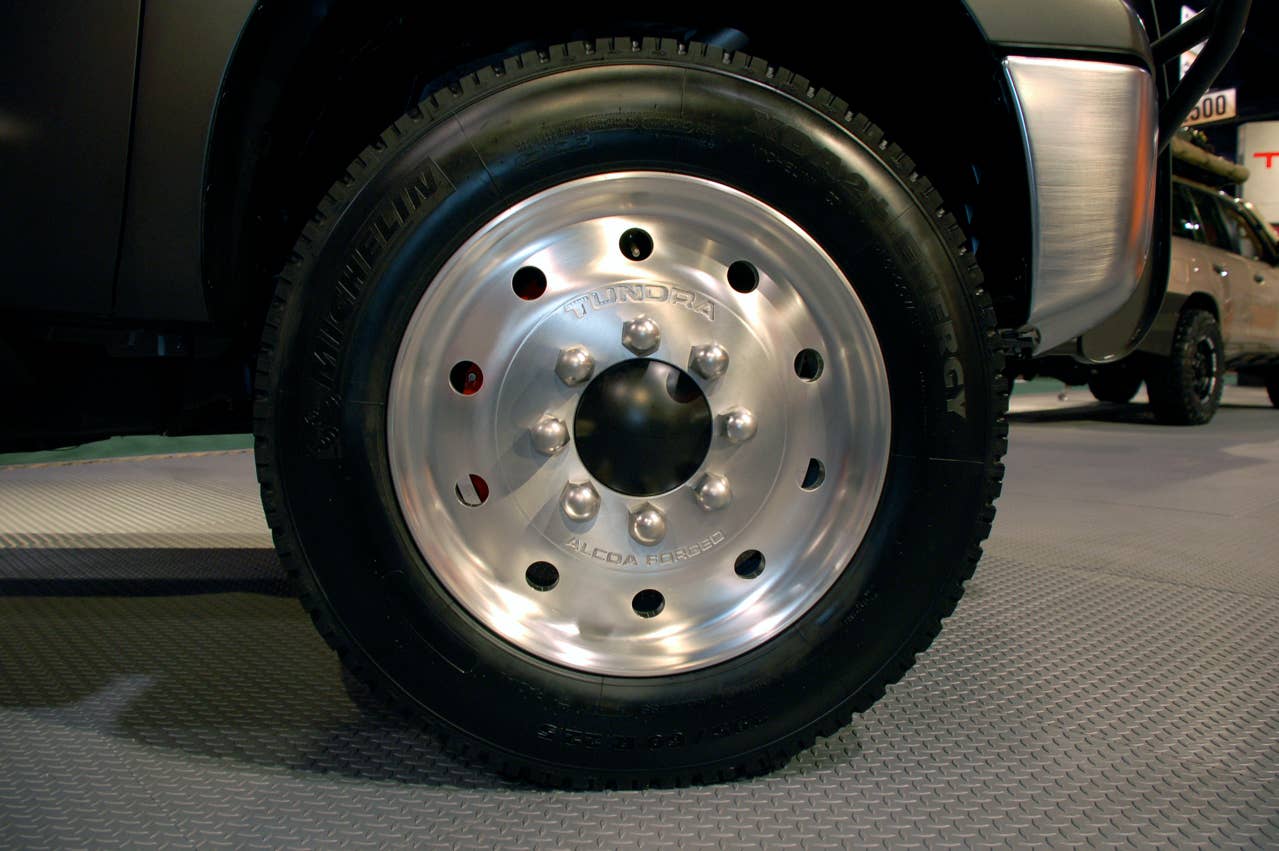 SEMA 2007: Toyota Tundra Dually Diesel - Autoblog