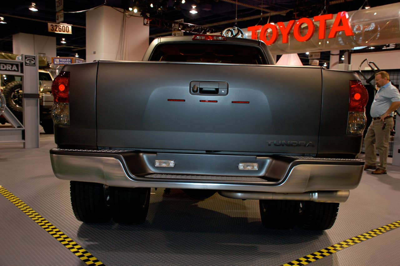 SEMA 2007: Toyota Tundra Dually Diesel - Autoblog