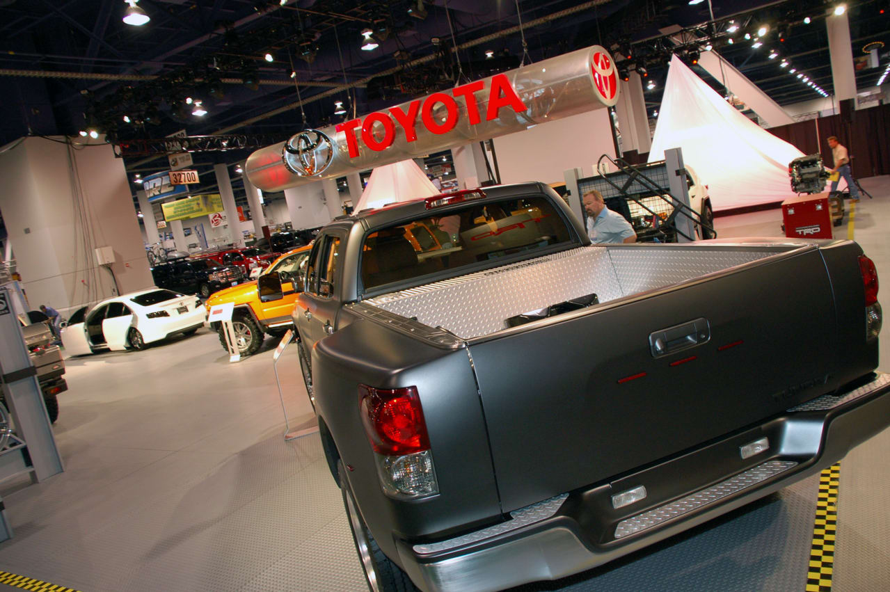 SEMA 2007: Toyota Tundra Dually Diesel - Autoblog