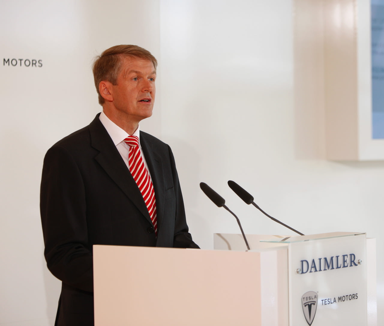 Elon Musk: 'The credit for saving Tesla should go to Daimler' - Autoblog