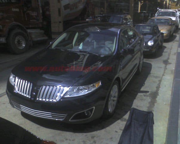 Spy Shots: Lincoln MKS in the buff on the set of Batman - Autoblog