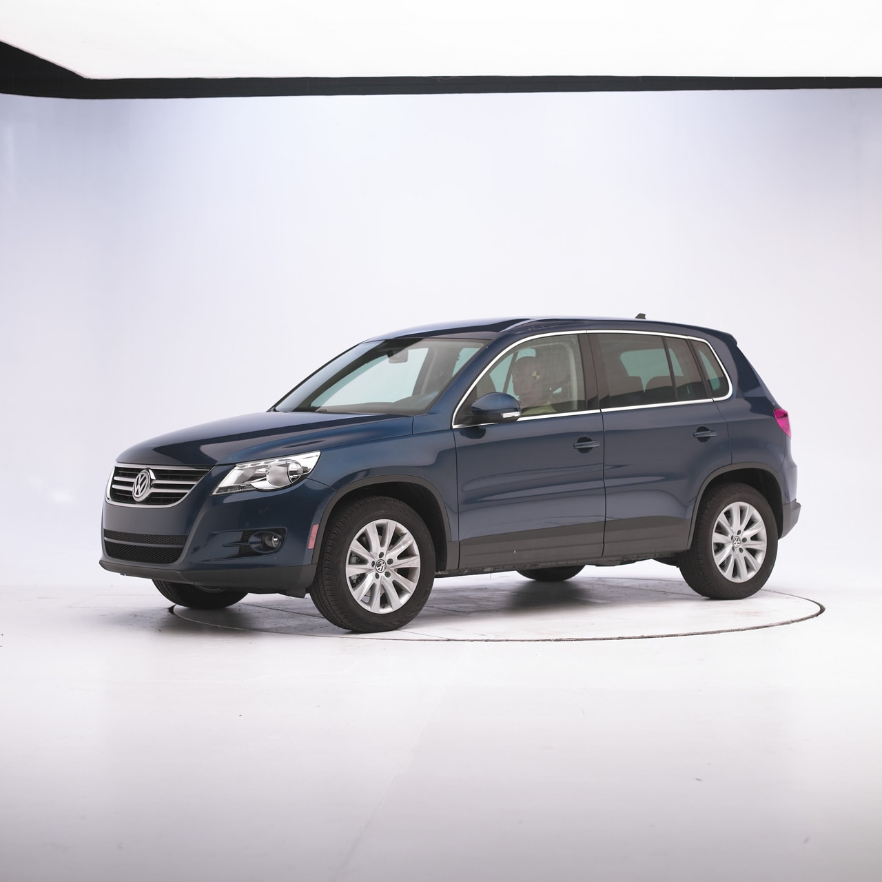 IIHS debuts new roof strength crash test, small SUVs rated first - Autoblog