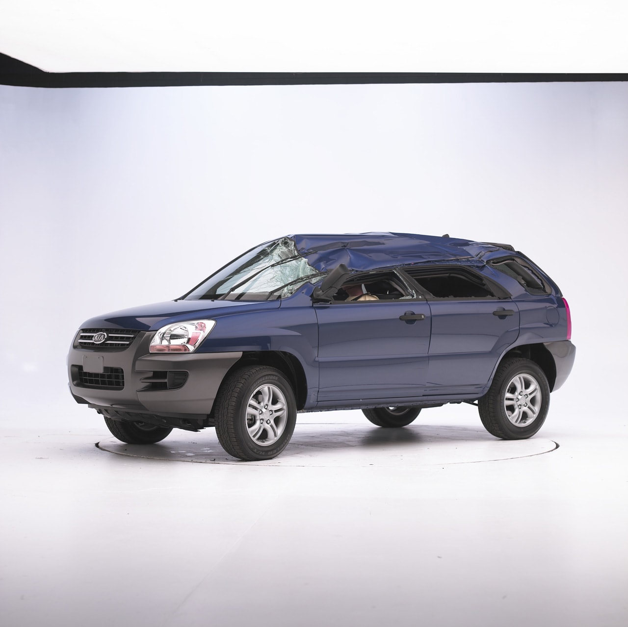 IIHS debuts new roof strength crash test, small SUVs rated first - Autoblog