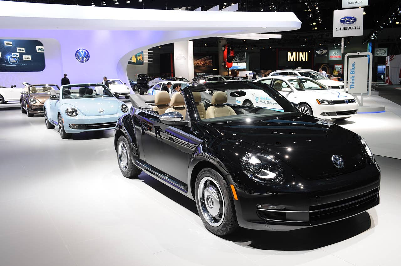 2013 Volkswagen Beetle Convertible Decade Editions evoke retro eras ...