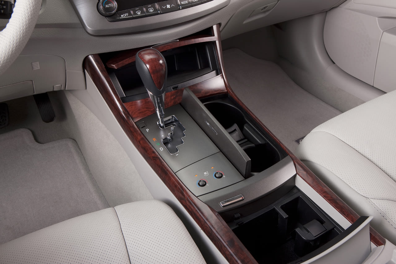 Toyota prices redesigned Avalon, Sienna minivan w/Auto Access Seat [w ...