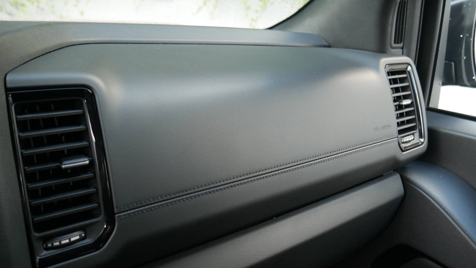 2024 Nissan Frontier Review: The driver's choice in an array of ...