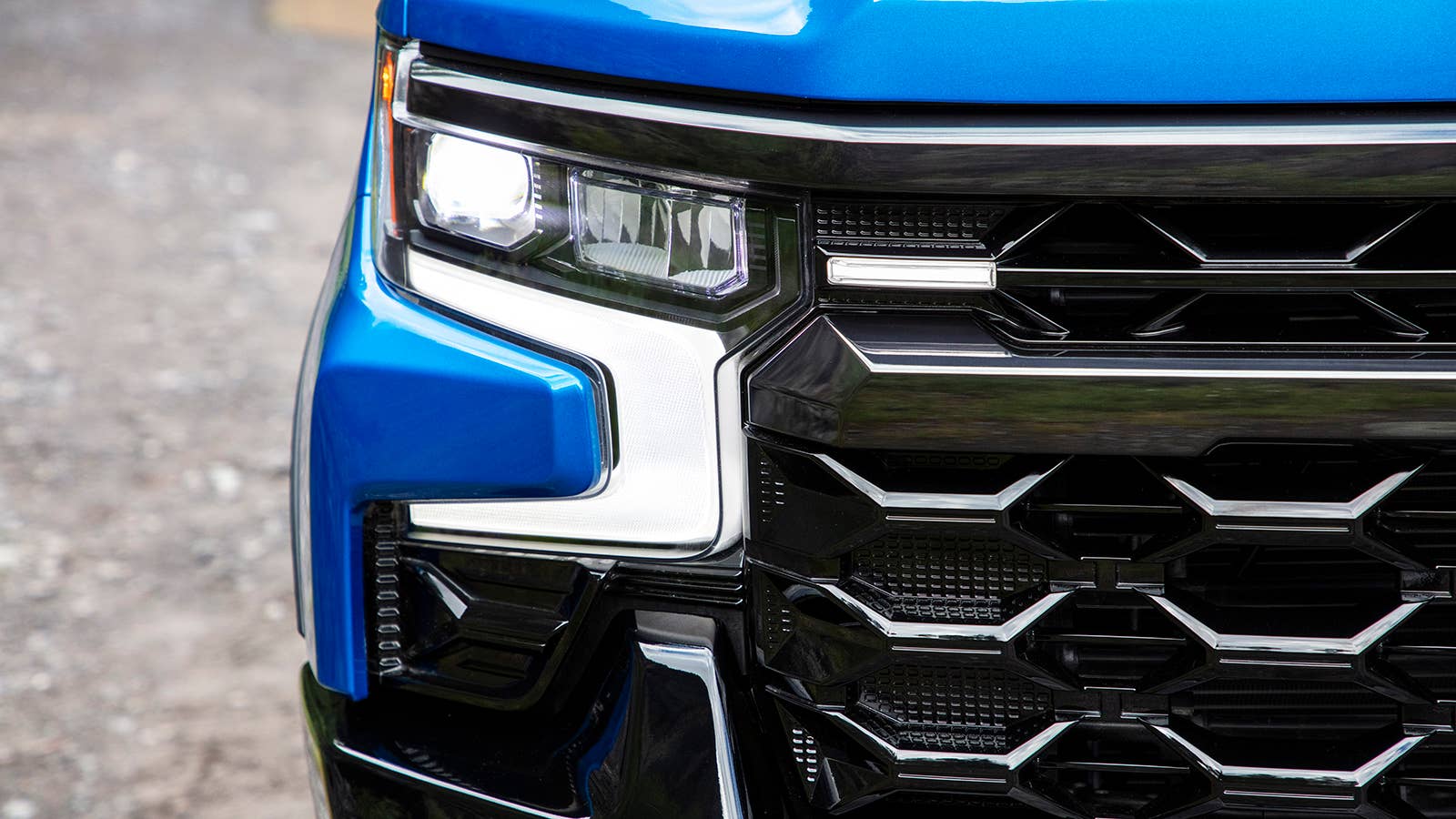 2022 Chevy Silverado ZR2 vs Ford F-150 Raptor and Ram 1500 TRX Spec ...