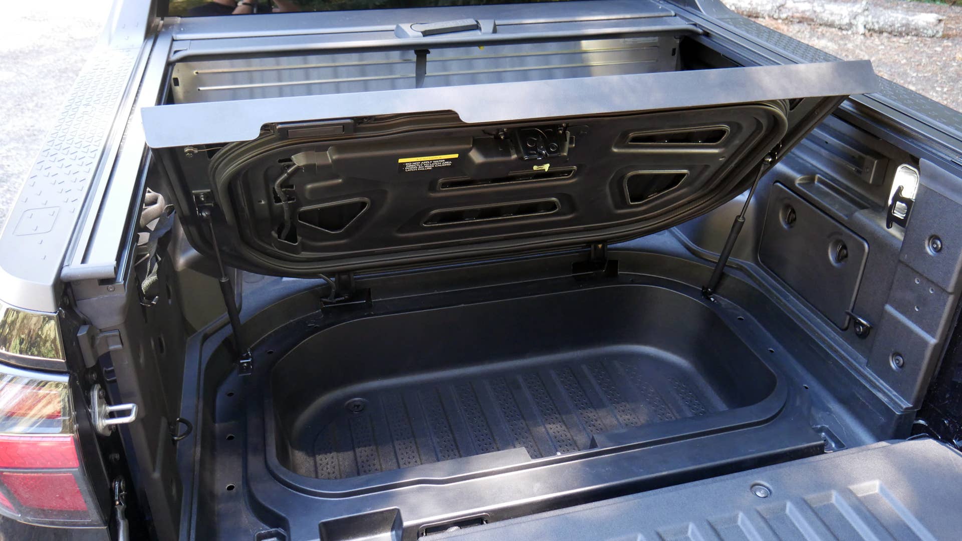 2024 Hyundai Santa Cruz Review: When you don't need to tow a space ...