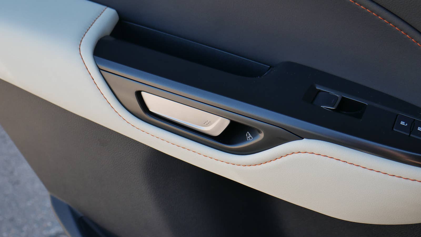 2025 Lexus NX Review: Hybrid efficiency, Goldilocks size - Autoblog