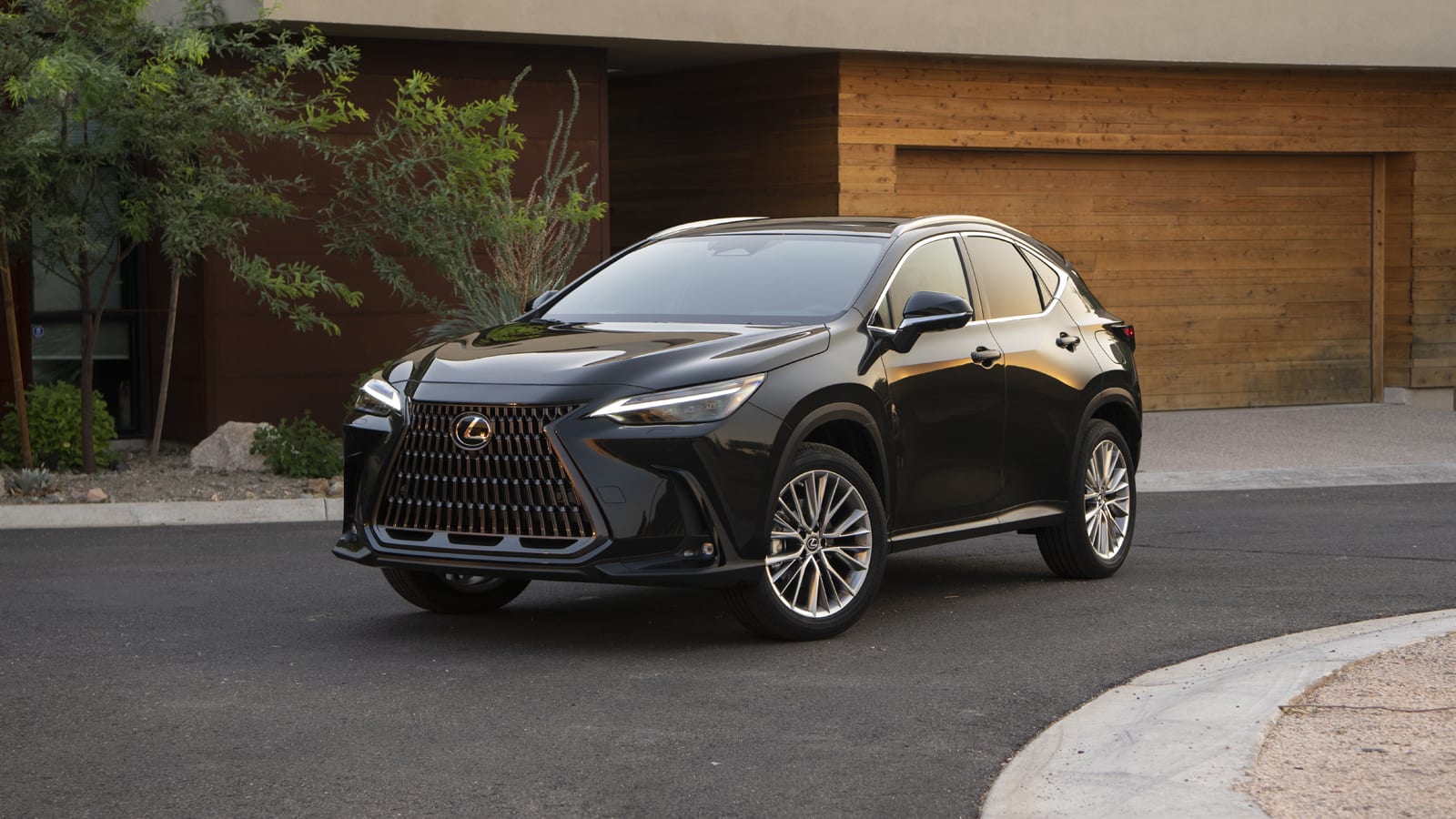 2025 Lexus NX Review: Hybrid efficiency, Goldilocks size - Autoblog