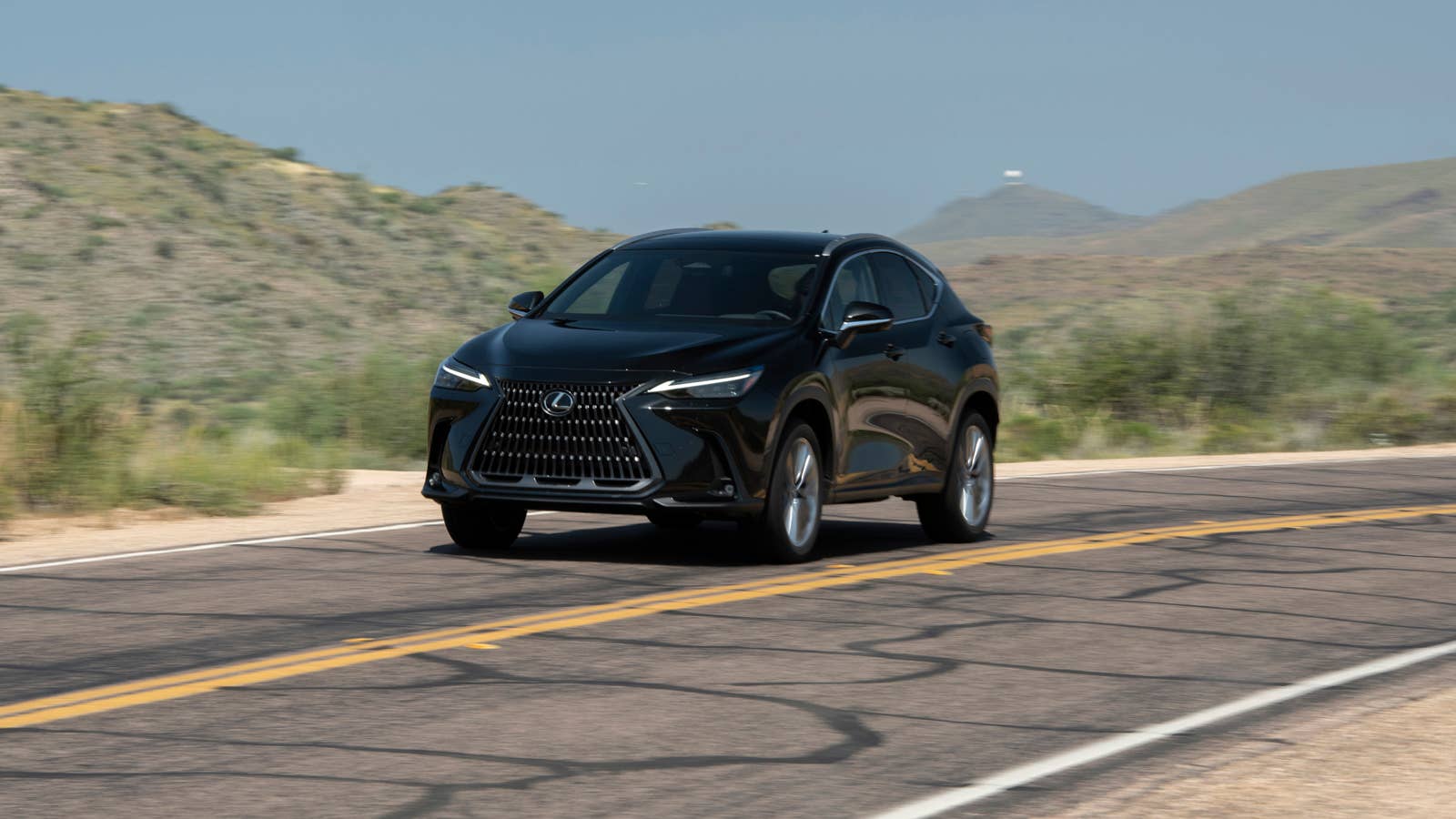 2025 Lexus NX Review: Hybrid efficiency, Goldilocks size - Autoblog