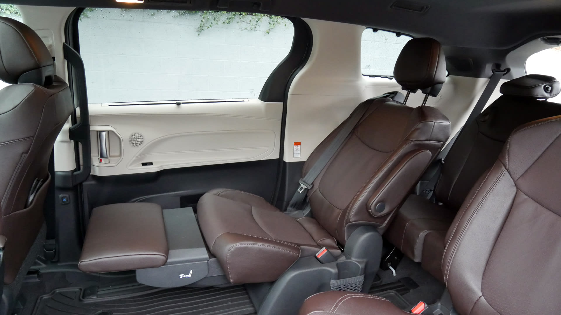2024 Toyota Sienna Review: Still the high-mpg monster of minivans ...