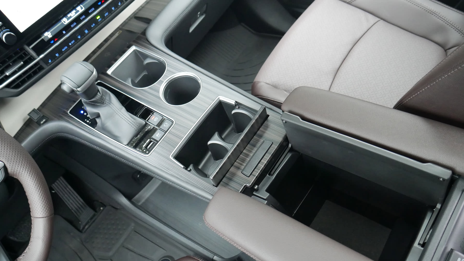 2024 Toyota Sienna Review: Still the high-mpg monster of minivans ...