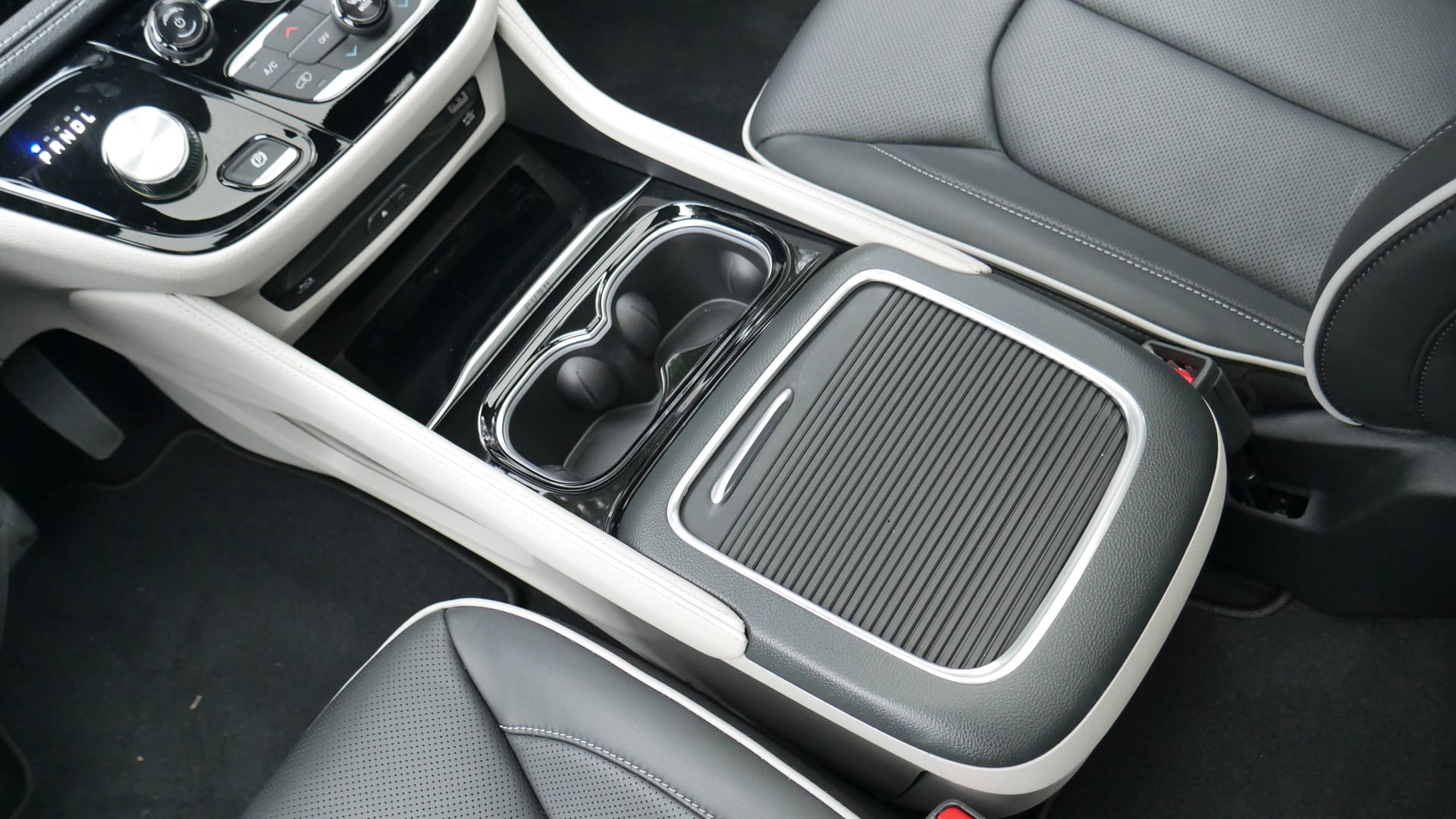 2024 Chrysler Pacifica Review: Plug-In Hybrid is still the one to get ...