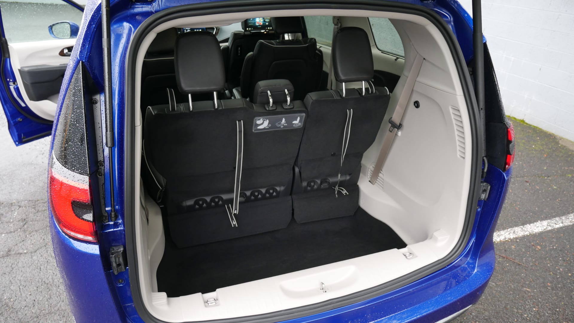 2024 Chrysler Pacifica Review: Plug-In Hybrid is still the one to get ...