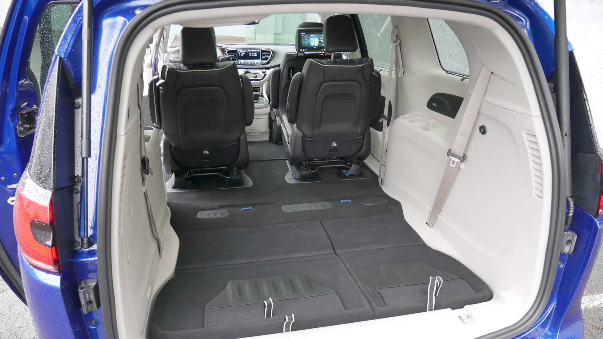 2023 Chrysler Pacifica Review: Hybrid is still the one to get, but it's ...