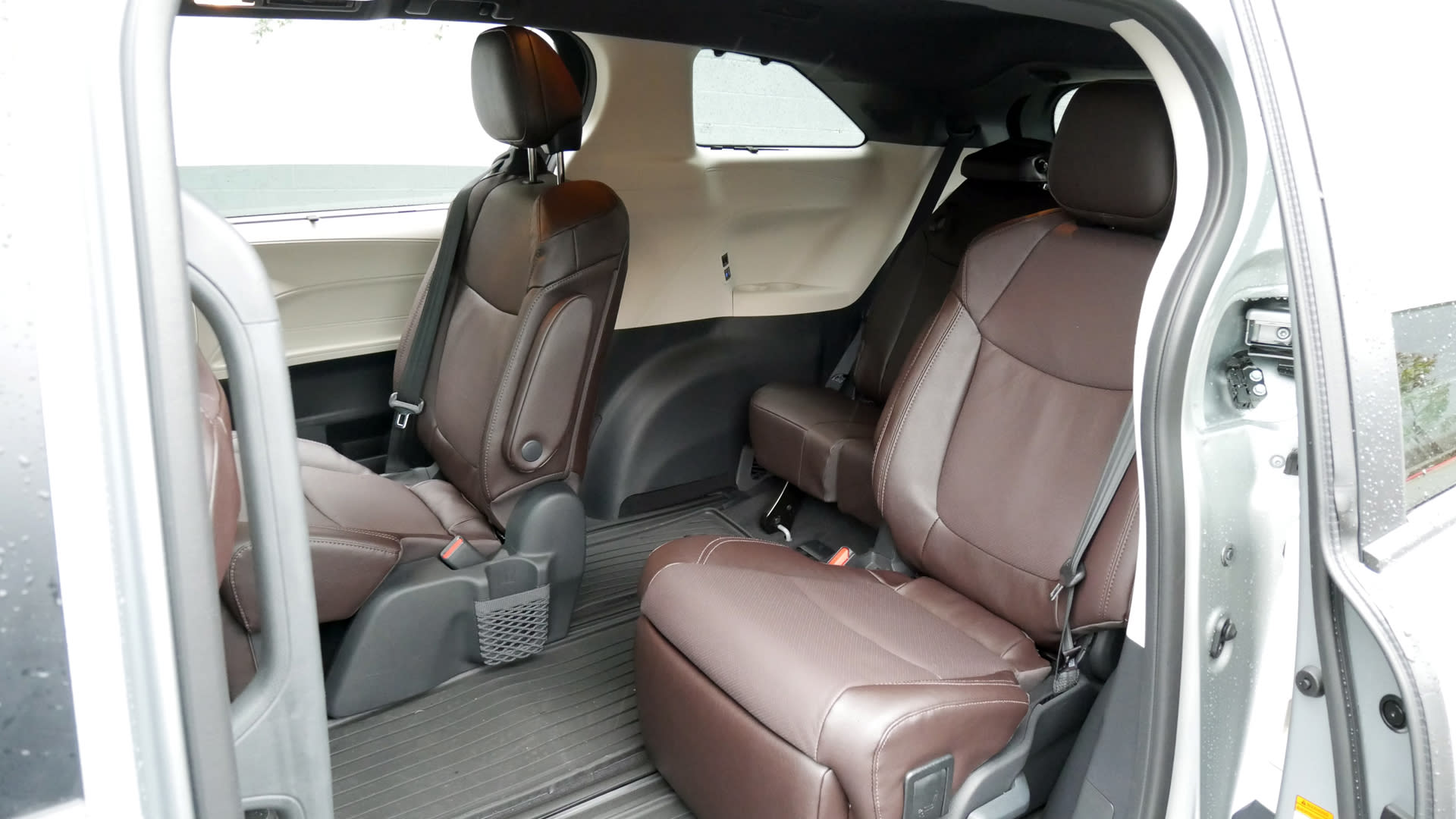 2024 Toyota Sienna Review: Still the high-mpg monster of minivans ...