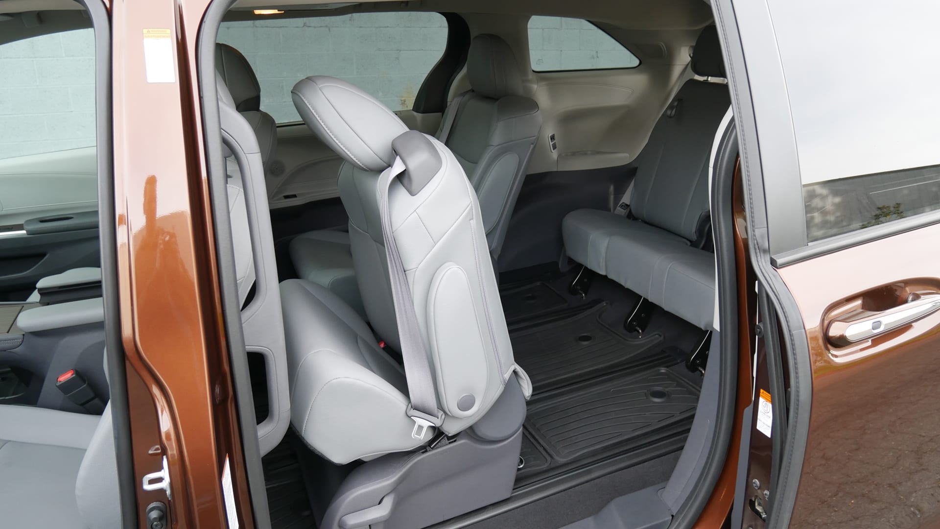 2024 Toyota Sienna Review: Still the high-mpg monster of minivans ...