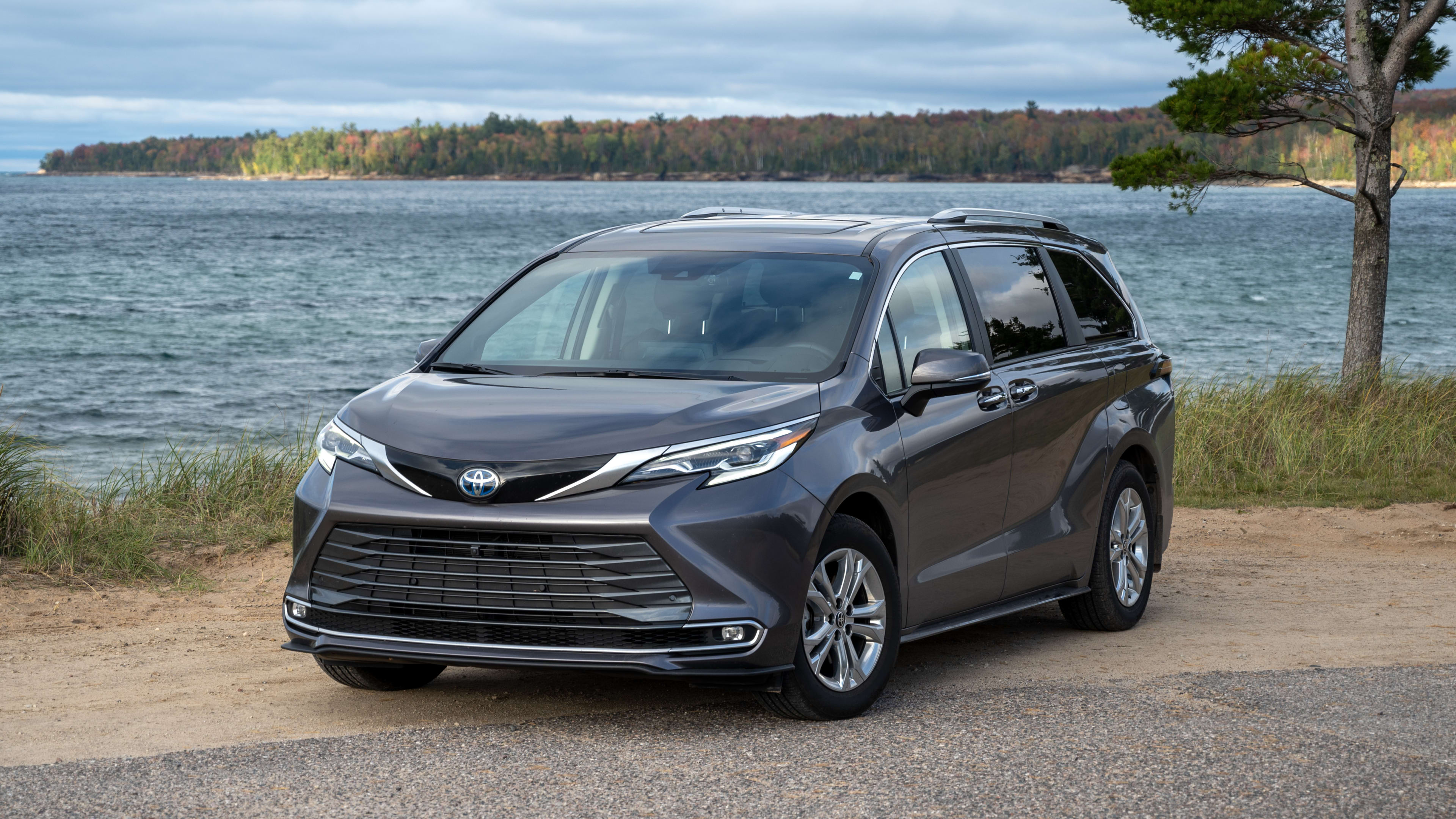 2024 Toyota Sienna Review: Still the high-mpg monster of minivans ...