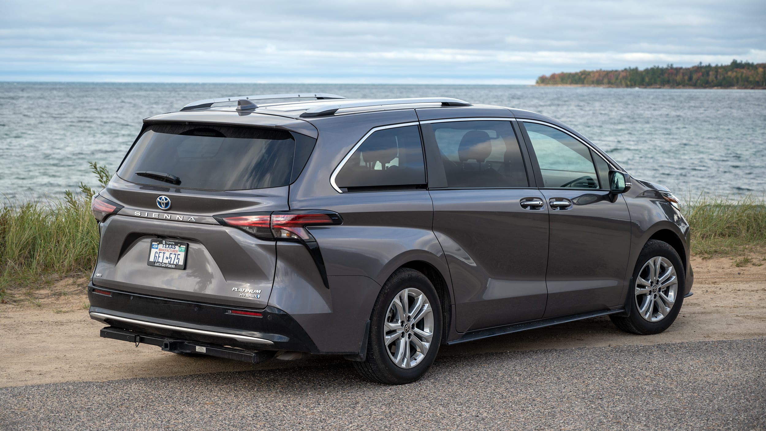2024 Toyota Sienna Review: Still the high-mpg monster of minivans ...