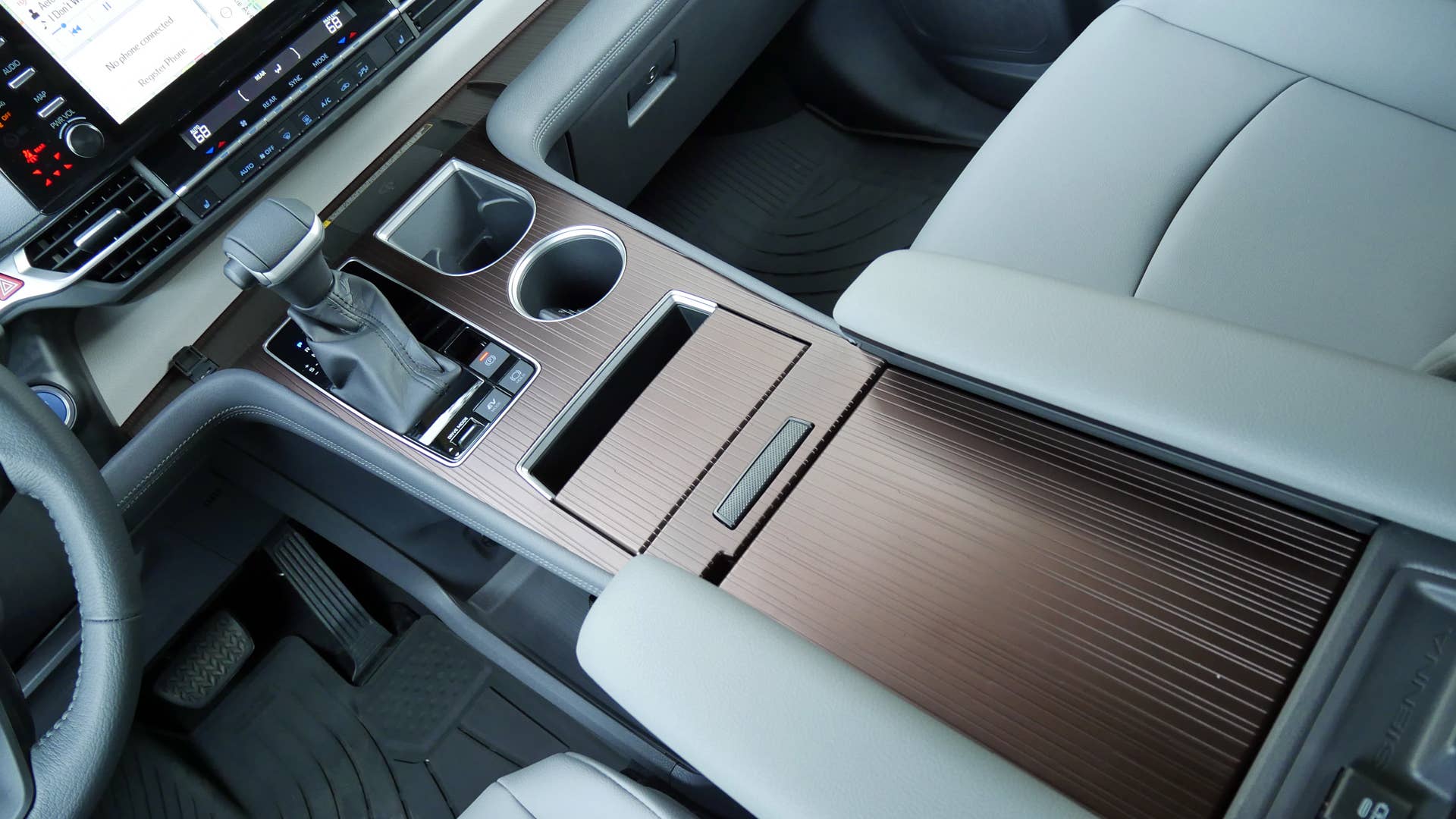 2024 Toyota Sienna Review: Still the high-mpg monster of minivans ...