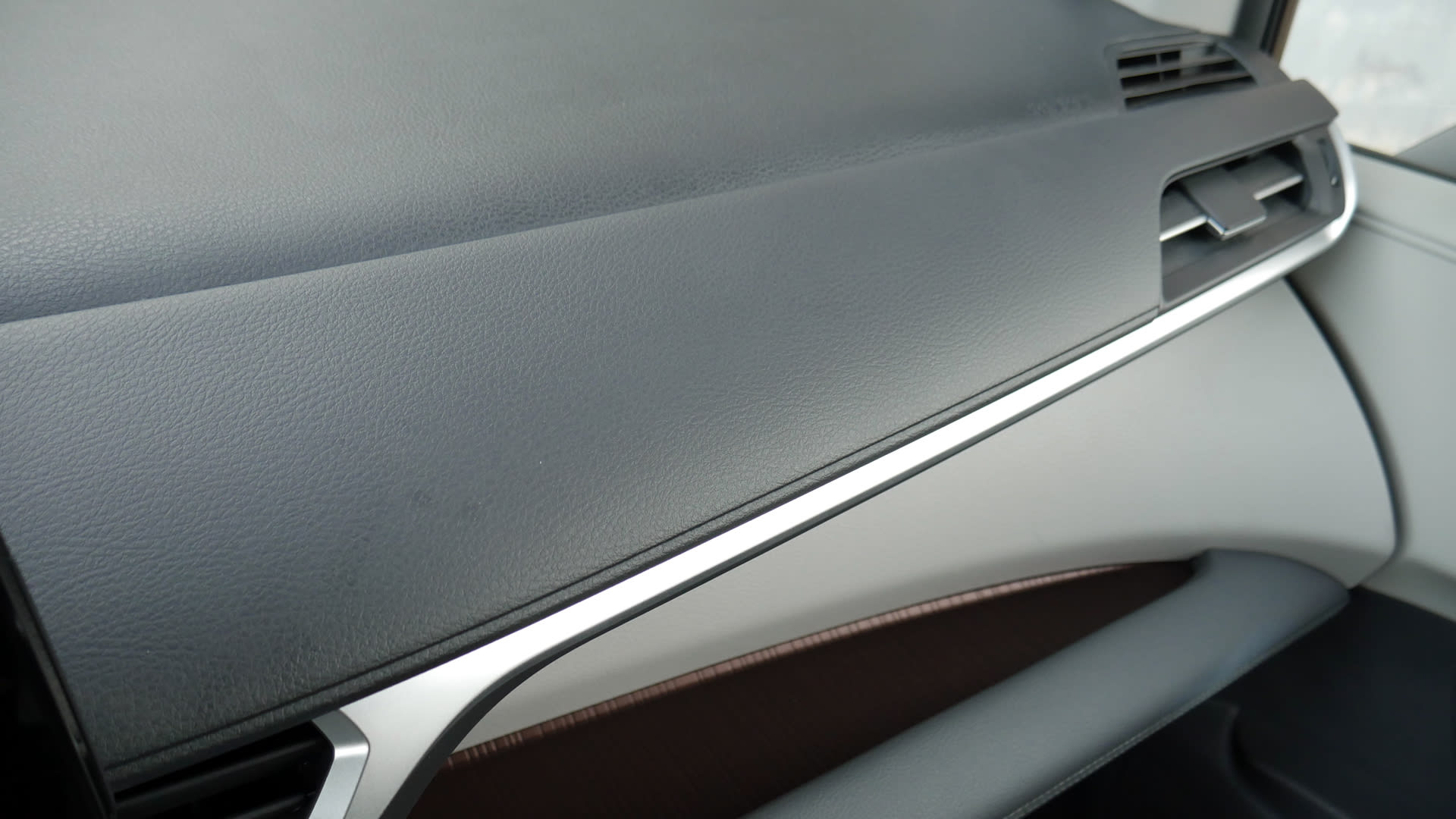 2024 Toyota Sienna Review: Still the high-mpg monster of minivans ...