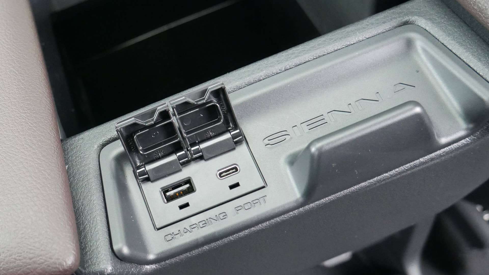 2024 Toyota Sienna Review: Still the high-mpg monster of minivans ...