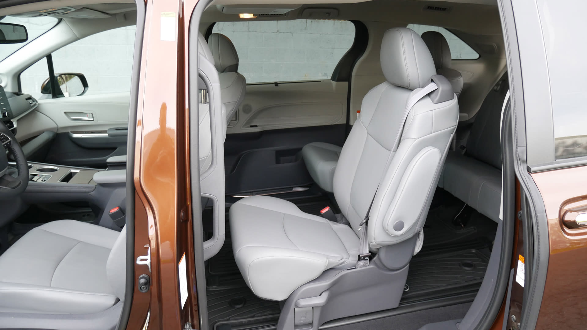 2024 Toyota Sienna Review: Still the high-mpg monster of minivans - Autoblog