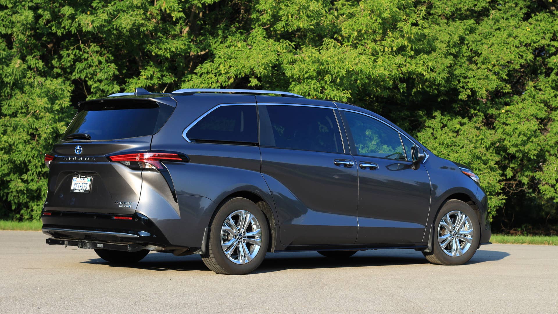 2024 Toyota Sienna Review: Still the high-mpg monster of minivans ...