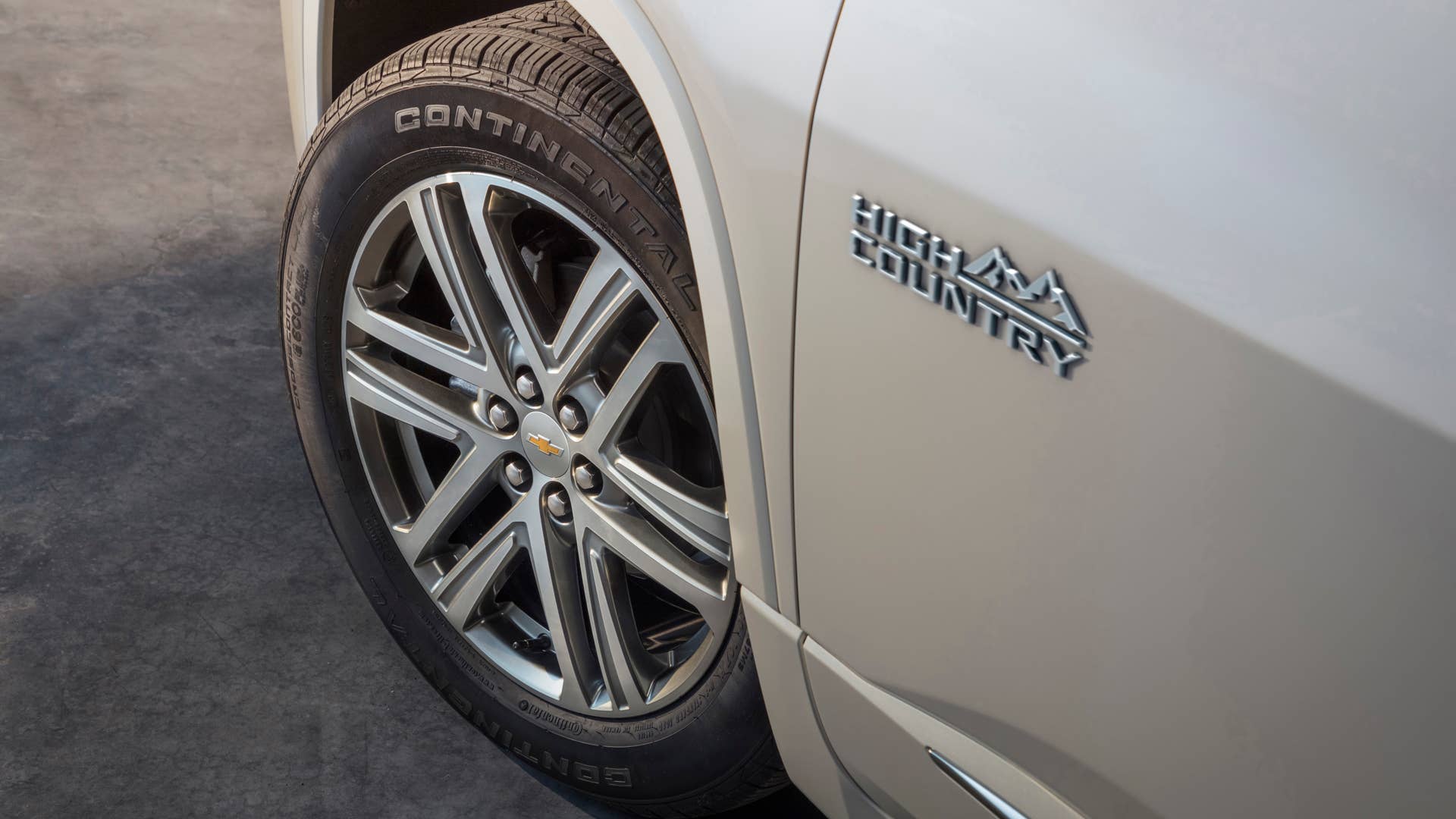 2021 Chevy Traverse gains a slight edge for its midcycle refresh - Autoblog