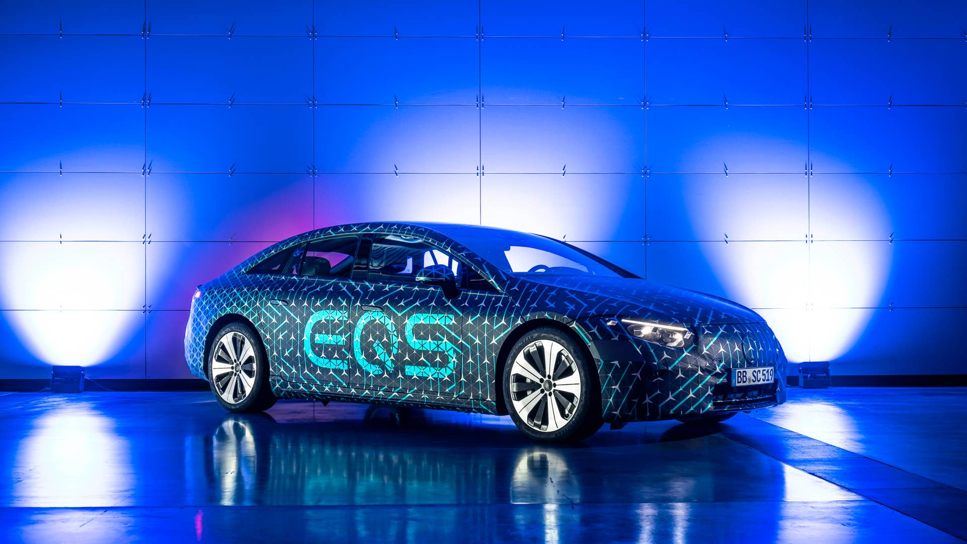 Mercedes-Benz EQS reveals its powertrain and battery secrets in detail ...