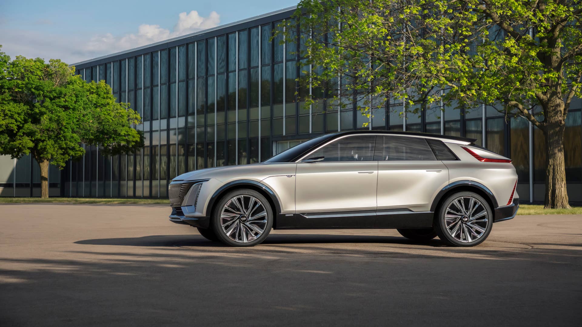 Cadillac Lyriq infotainment system will be 33 inches of something ...