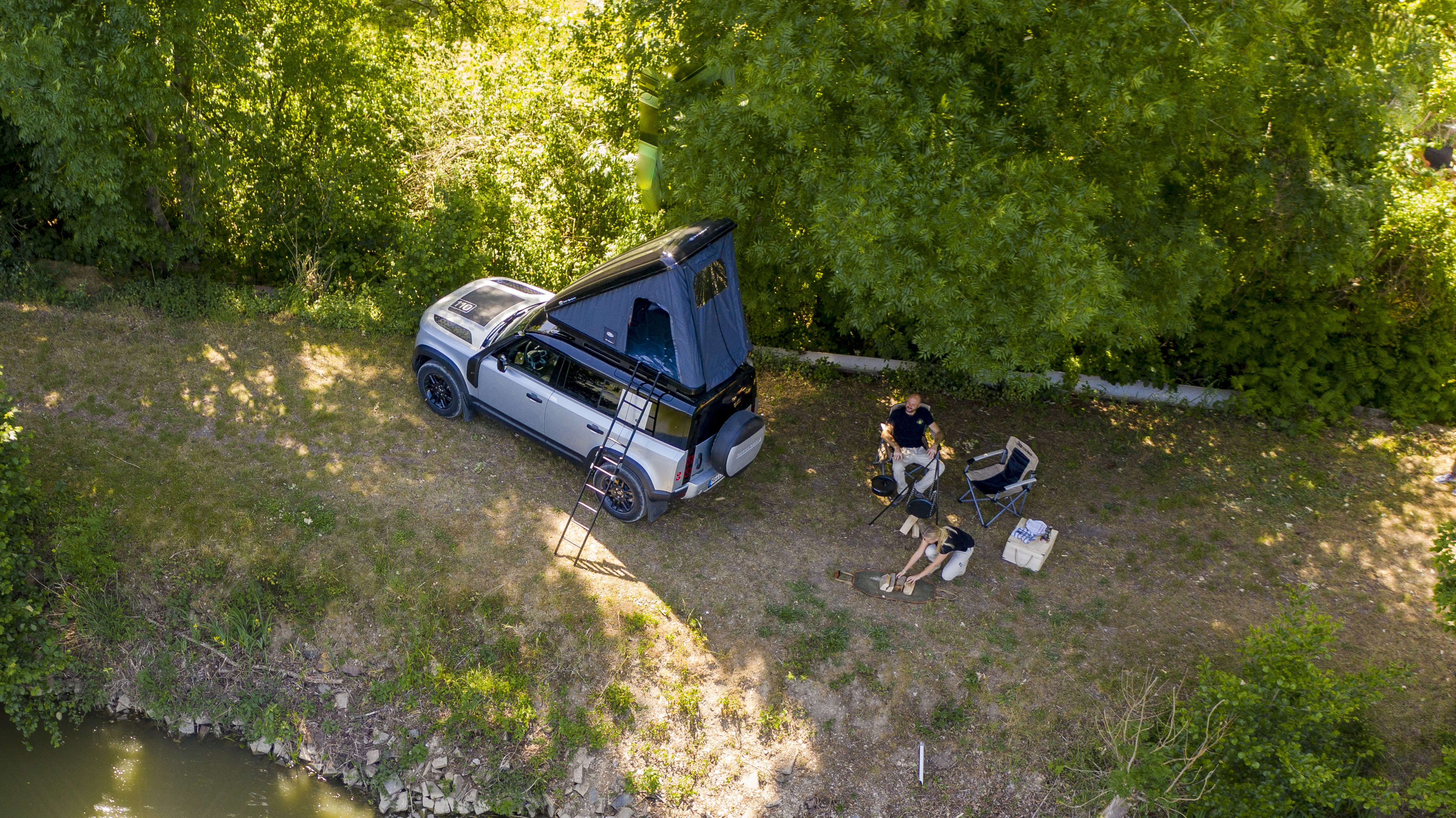 2020 Land Rover Defender 110 gets an official rooftop tent - Autoblog