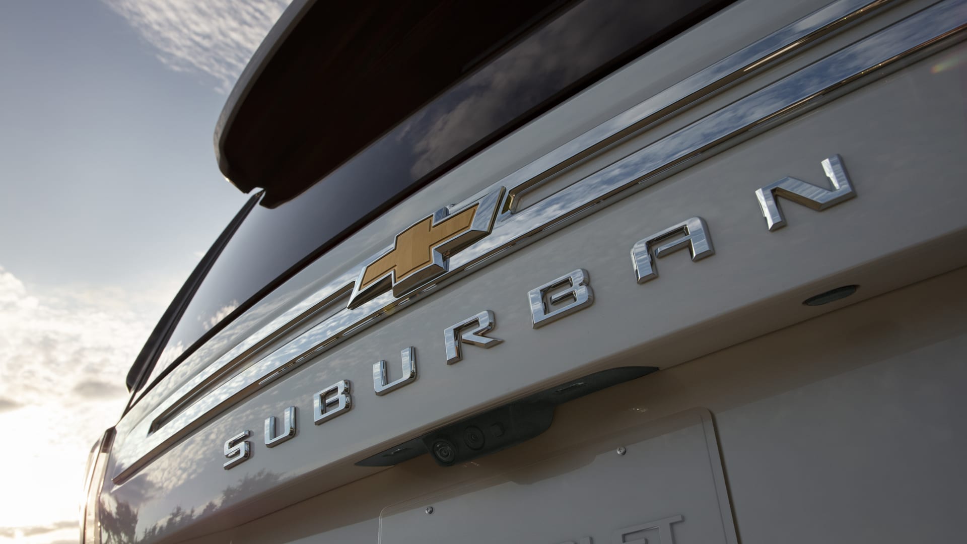 2021 Chevy Suburban revealed with new independent rear suspension, more ...