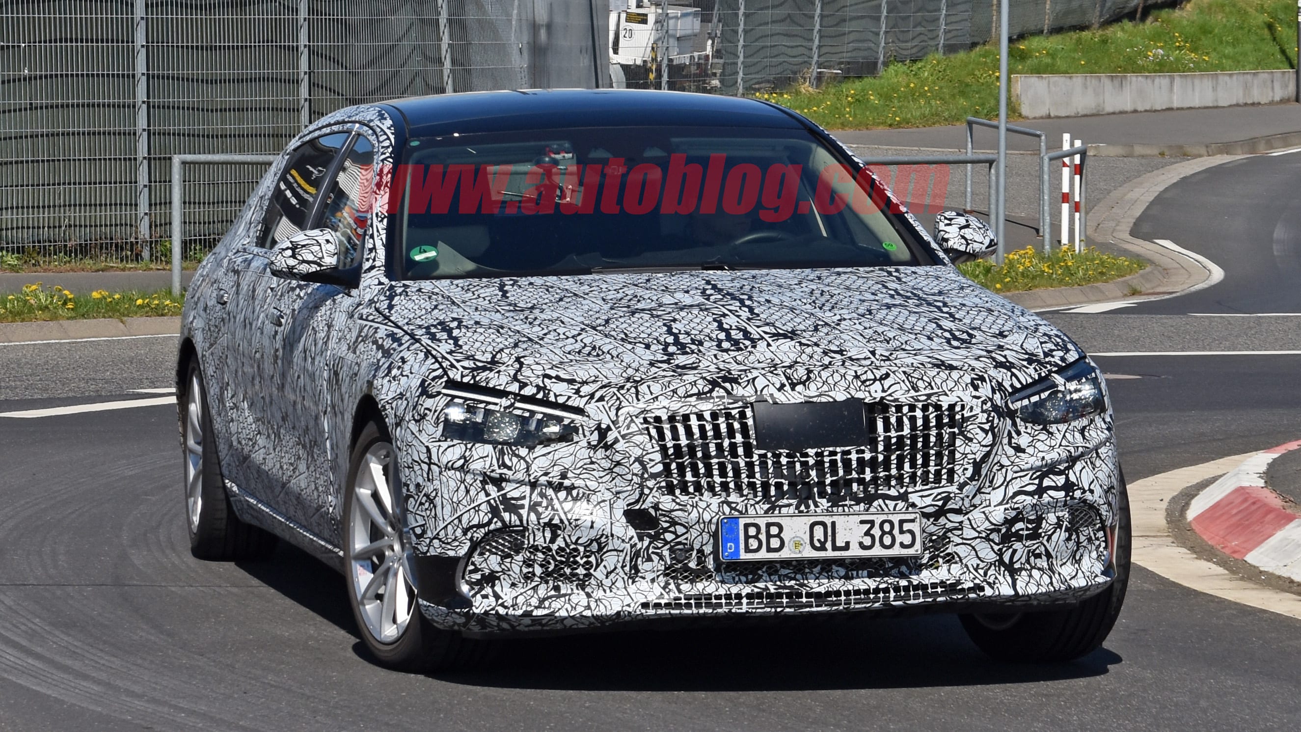 Mercedes-Maybach spied inside and out sporting the huge S-Class screen