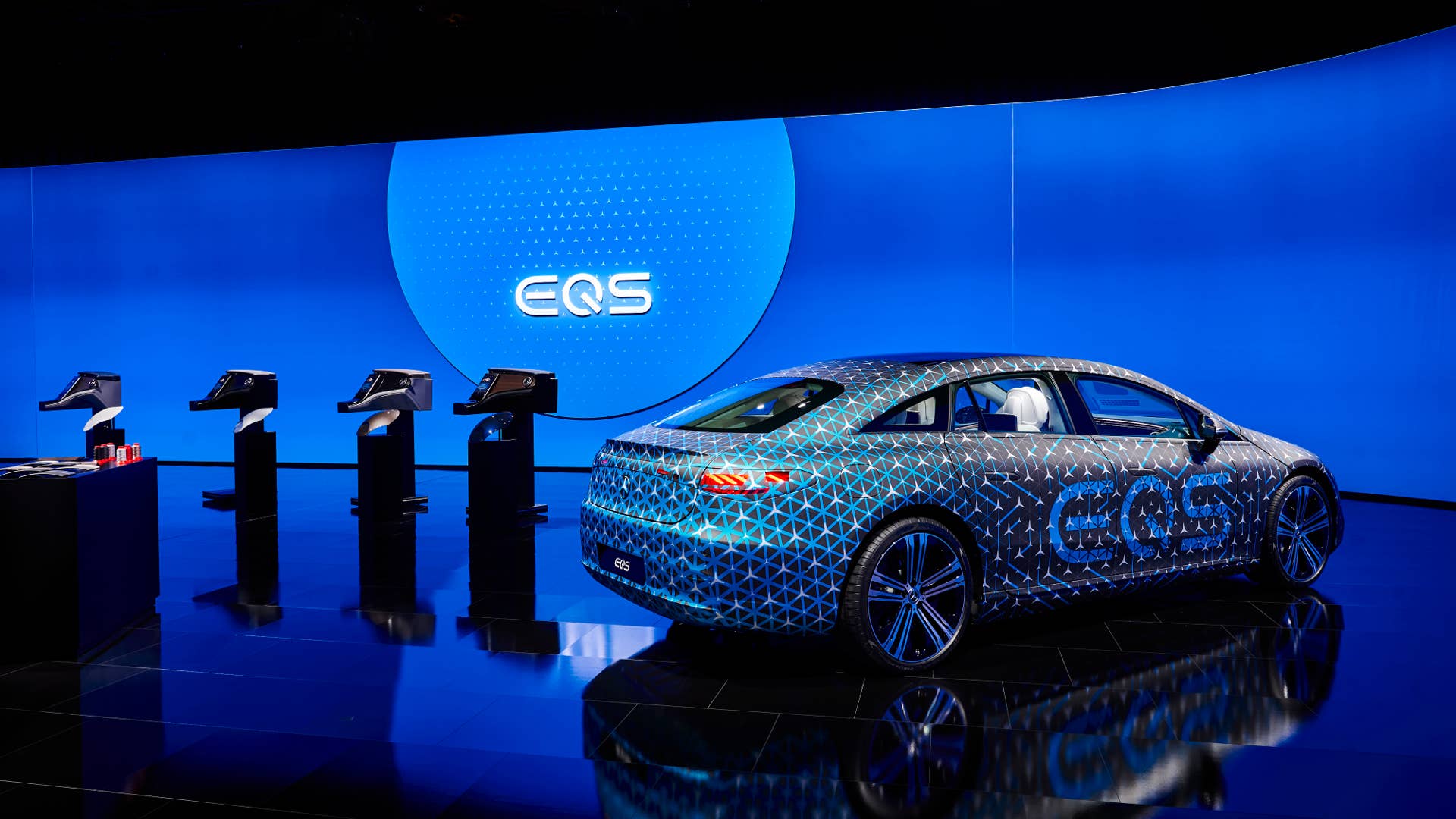 Mercedes-Benz EQS Interior Deep Dive | Screens, sounds and scents ...